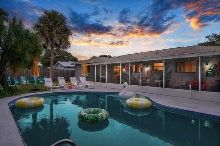 Private Pool Game Room & Fire Pit In Vero Beach - Vero Beach, FL