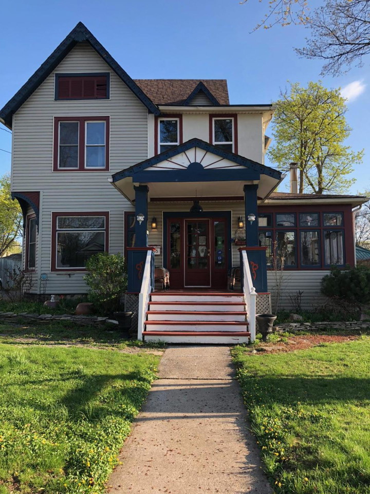 Blue Gables Bed And Breakfast - Niagara Falls, NY