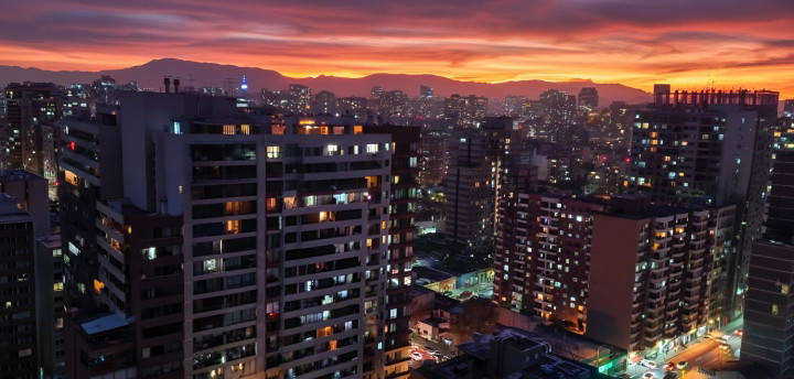 Depto Moderno Con Maravillosas Vistas, Calefacción Y Calientacama, Estacionamiento, A Pasos Metro Santa Isabel Y Providencia - Santiago