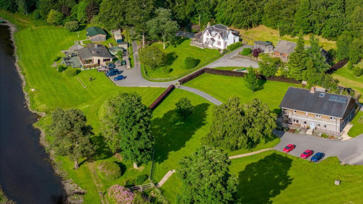 Ness Castle Lodges - Loch Ness