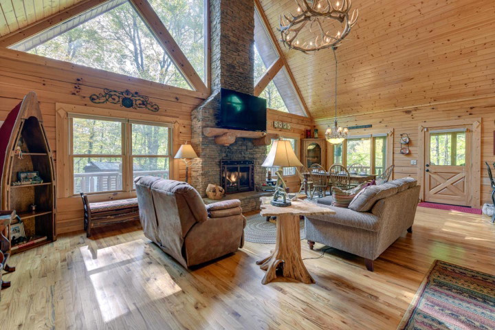Log Cabin W/ Hot Tub, Creek & Views - 2 Mi To Ski - Maggie Valley, NC