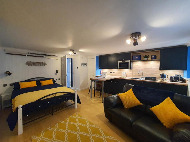Hayling Hideaway, Private Cosy Annex Near To Beach - England