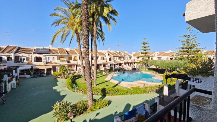 Dúplex Con Piscina En Urbanización El Paraíso - La Manga