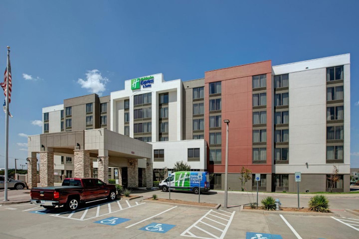 Holiday Inn Express Hotel & Suites Dallas Fort Worth Airport South By Ihg - Grapevine, TX