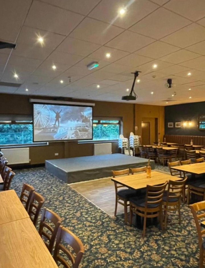 Pet Friendly 2-bed Lodge Sleeps 5 Pool & Parking - Caernarfon