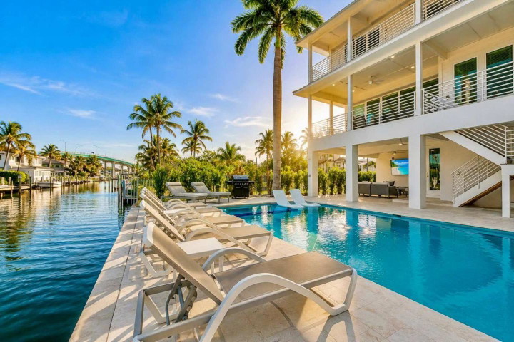 Salt House - 6 King En-suites - Canal Estate - Fort Myers Beach, FL
