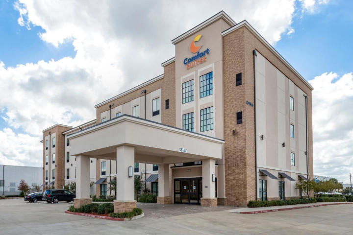 Comfort Suites Near Sam Houston Race Park - Houston, TX