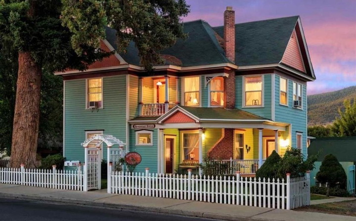Roseberry House Bed And Breakfast - Susanville, CA