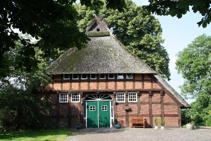 Bauernhaus-am-fluss - Germany