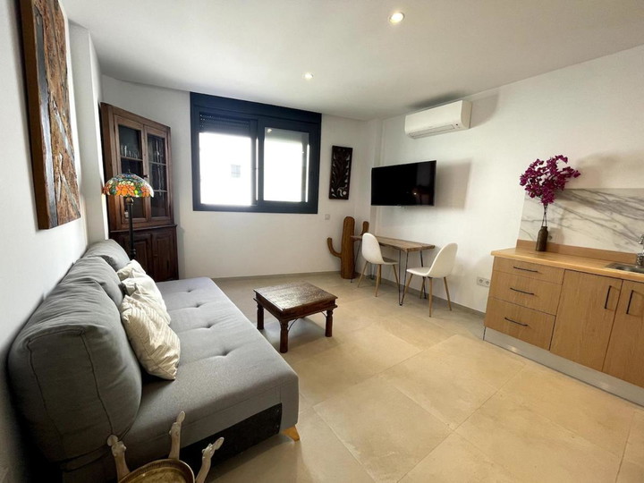 Elegant Apartment, Central, Pool And Parking - España