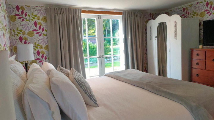 The Oaks- A Beautifully Appointed 1890s Villa - Greytown