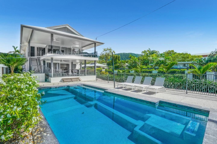 Belle Escapes Beachfront Luxury Home 53 Arlington Clifton Beach - Cairns