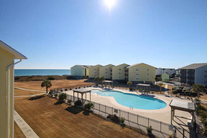 Carolina Waves - Oceanfront Relaxation And Poolside Fun In Surf City! - Surf City, NC