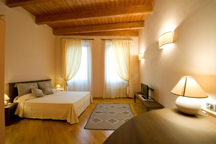 Piazza Azuni 18 Guest House - Sorso