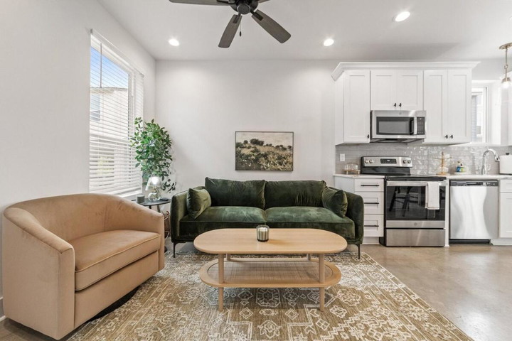 New Cracklin House Luxury Amenities Fast Wifi 65 Tv - Breaux Bridge, LA