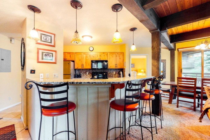 The Lodge At Steamboat F103 Lovely 1st-floor Condo | Balcony | Heated Pool | Hot Tubs - Steamboat Springs, CO