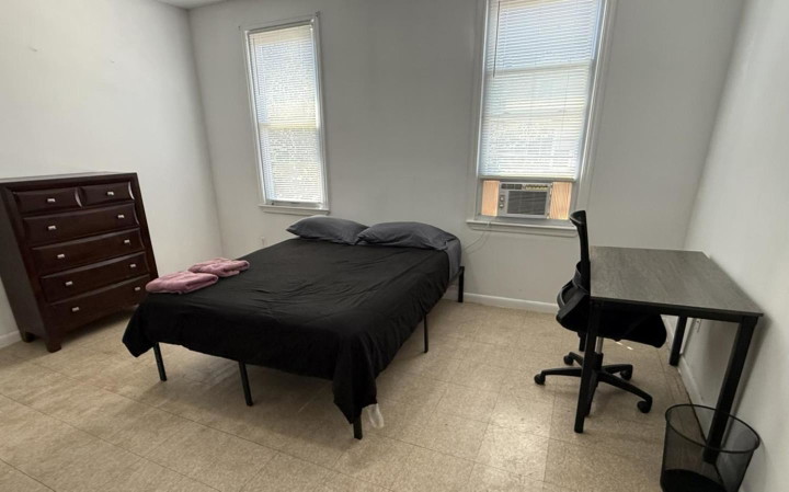 Large And Private 3 Bedroom And 2 Bathroom Apartment, Separate Street Entrance - Staten Island