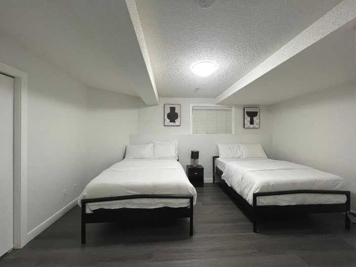 Cozy 3 Beds Suite Near Calgary Airport Sleeps 6 - Calgary