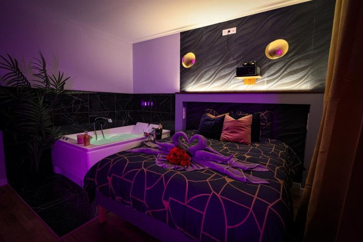 Suites Sensorielles - Love Room Spa - Jacuzzi - Sauna - Cinéma - Montigny-lès-Metz