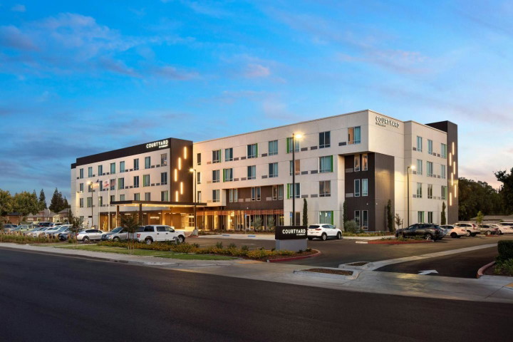 Courtyard By Marriott Fresno Clovis - アメリカ フレズノ, CA