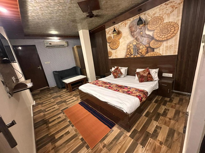 Hotel Red Valvet - Faridabad
