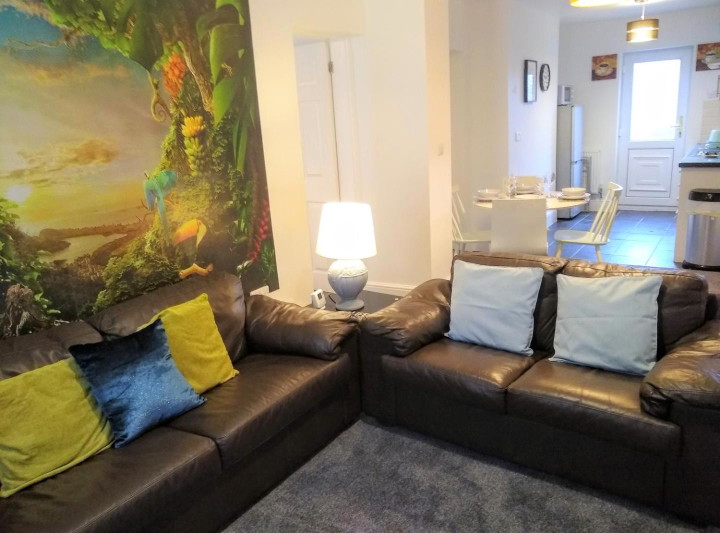 Restful 1-bedroom Flat In St Helens - Warrington