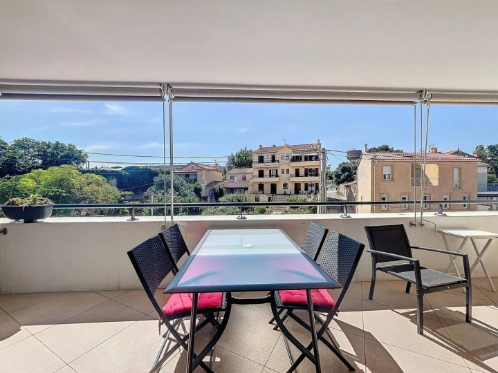 Superbe T2 Moderne Avec Terrasse, Climatisation Et Parking à La Ciotat - Fr-1-770-67 - 라 시오타