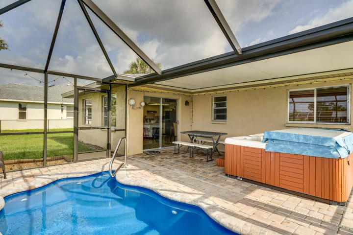 Canal-front Retreat W/ Heated Pool & Hot Tub! - Punta Gorda, FL