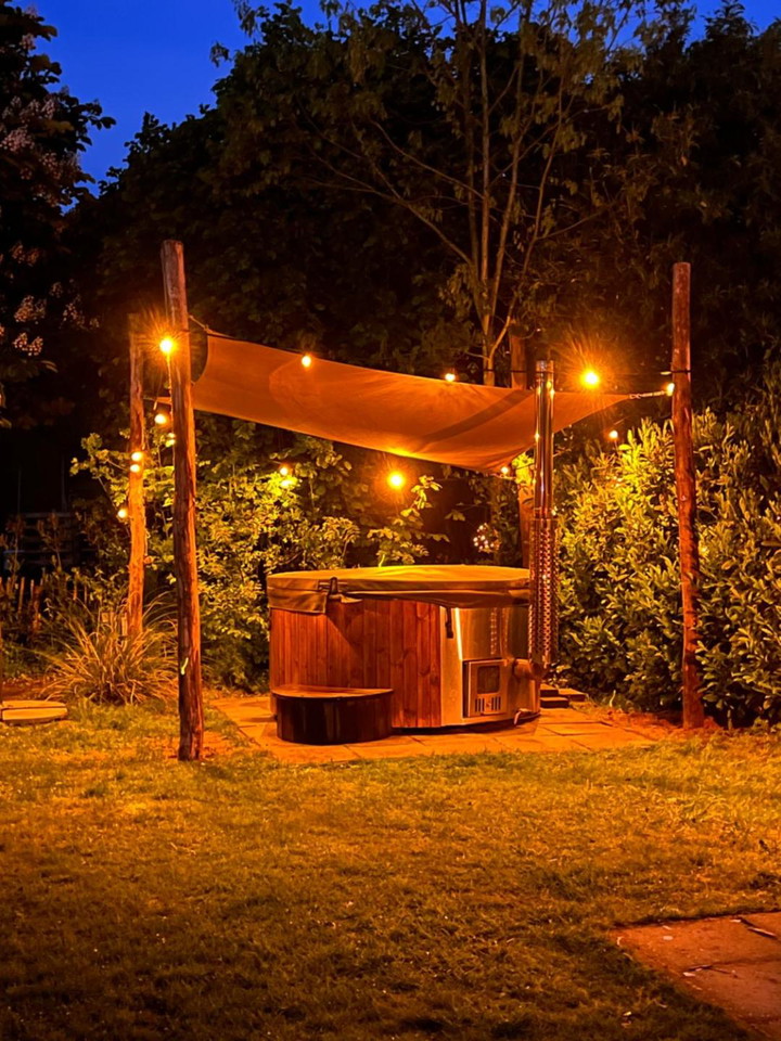 Vrijstaande 6 Persoons Bungalow Hottub En Pizzaoven Op Vakantiepark - Beuningen