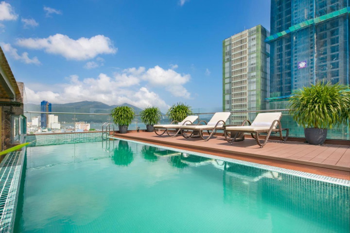 Dolphin Hotel And Apartment - Da Nang