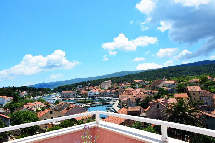 Apartments Ena - Jelsa