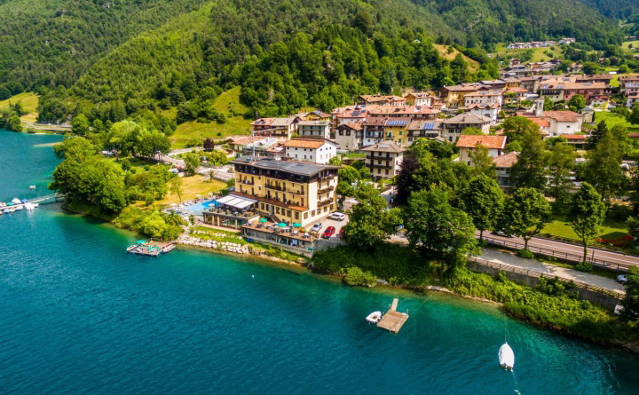Albergo Mezzolago - Lake Garda