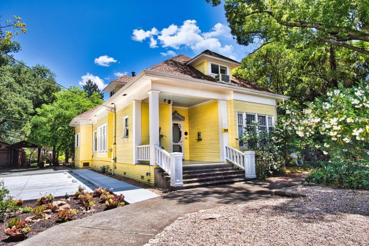 Regal Victorian Home In Downtown Calistoga - Calistoga, CA