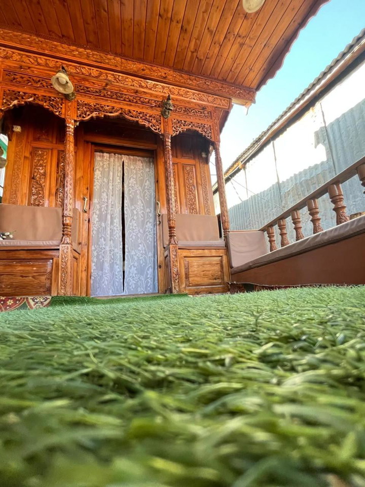 Mossess The Floating Resort - Srinagar