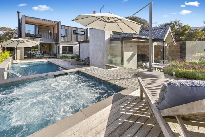 Cambridge Gardens - Sorrento Luxury With Gas Heated Spa, Solar Heated Pool - Sorrento