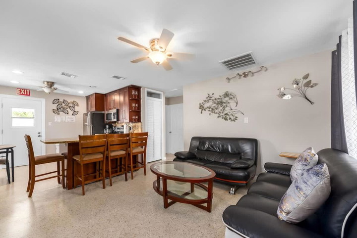 Charming Beachside Retreat #3 - Steps To The Beach - Indian Rocks Beach, FL