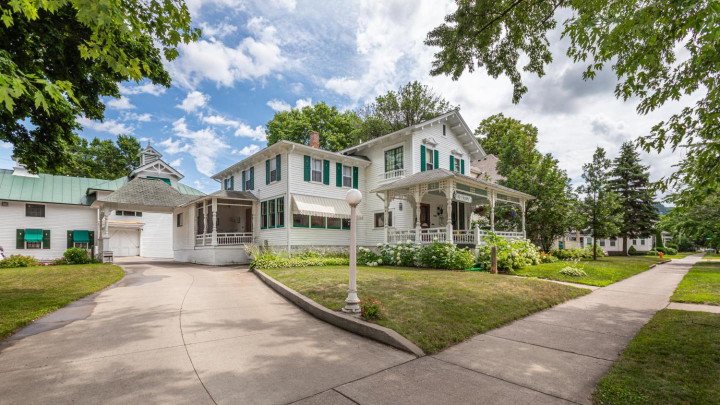 Carriage House Bed & Breakfast - Minnesota