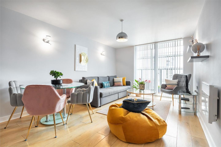 Stunning Apartment With Underground Parking! - Central London