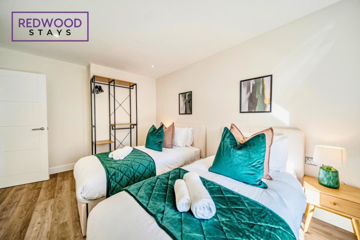 Brand New Town Center, Free Fast Wifi, Balcony By Redwood Stays - Farnham