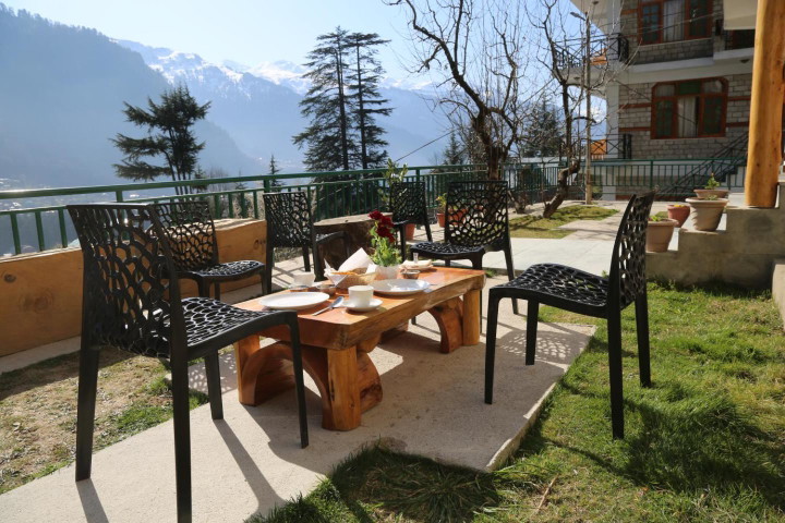 Hotel Mountain Trail Manali - Manali