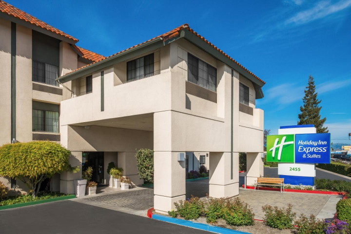 Holiday Inn Express & Suites Santa Clara - Silicon Valley By Ihg - Saratoga, CA