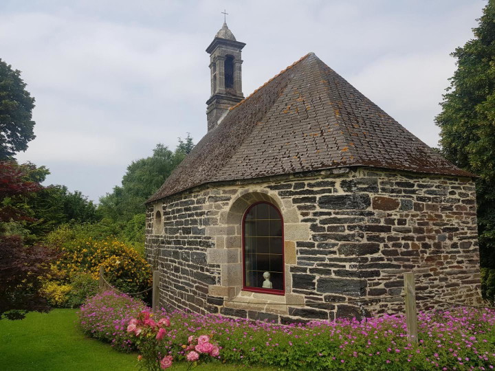 Gîte Atypique Dans Une Chapelle - Cast