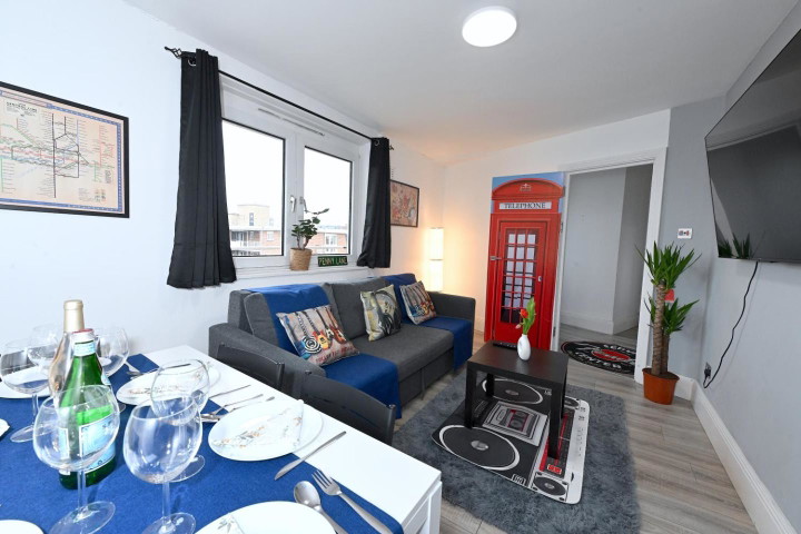 Superb 4 Bedroom Flat In The Heart Of Camden Town - London
