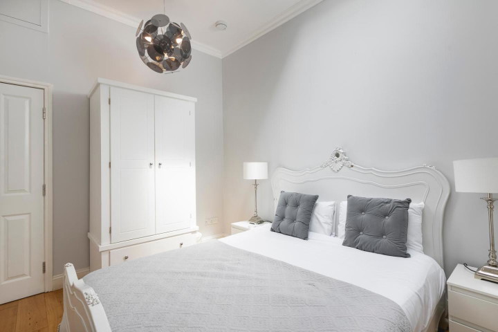 Penthousestays Notting Hill - Spacious 3 Bedroom King Bed Apartment - Near Portobello Road & Kensington High Street - Notting Hill