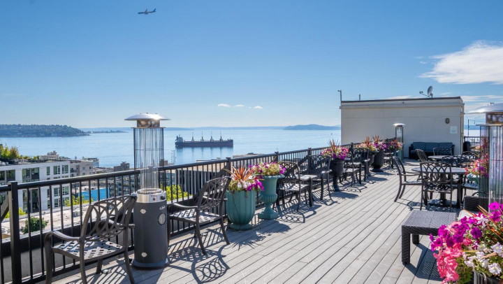 The Mediterranean Inn - Mercer Island, WA