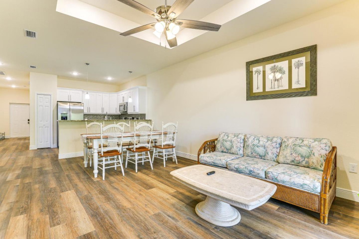 11 Mi To Fort Myers River District: Suburban Haven - Lehigh Acres, FL