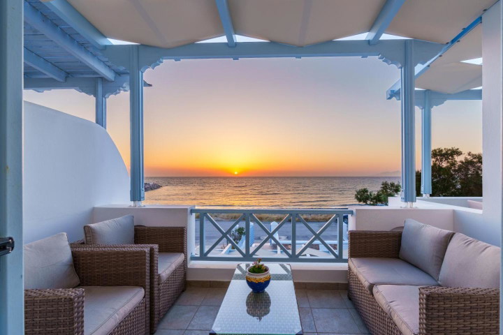 Blue Eyes Beach Villas - Santorini
