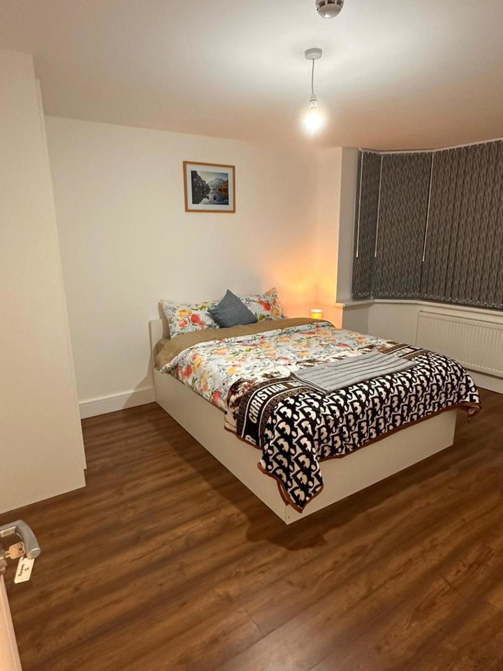 Lovely Hillingdon Family Holiday Home - 6 Bedrooms - ワトフォード
