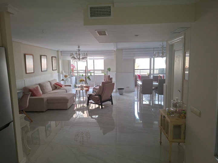 Espectacular Vivienda A Un Minuto Andando De La Playa Y Del Paseo Marítimo En Almería - Almería