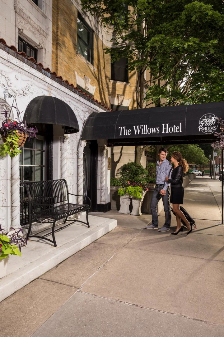 The Willows Hotel - Oak Park, IL